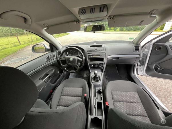 Grey Skoda Octavia 2012 in Birzai, with an engine capacity of 1.40 L and mileage of 200 thousand km for 3350 €, photo 7 on AUTOMOTO.COM.LV