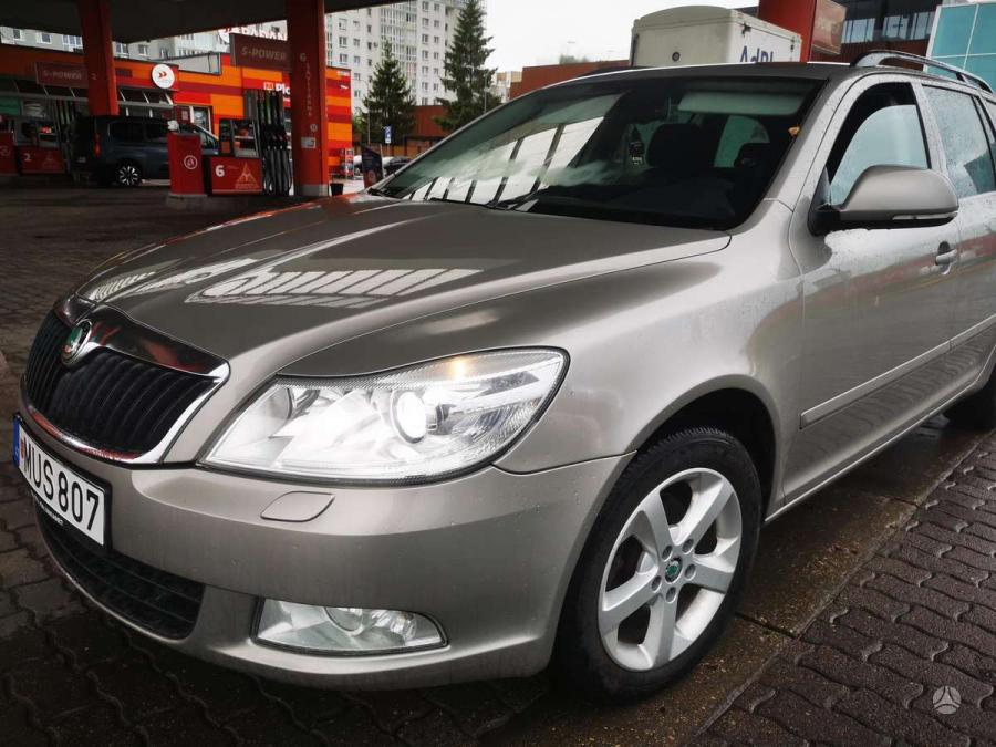 Pelēks Skoda Octavia 2012 Viļņa, ar dzinēja tilpumu 1.60 L un nobraukumu 149 tūkst. km par 2950 €, foto 7 vietnē AUTOMOTO.COM.LV
