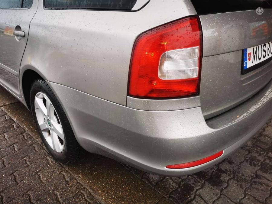 Pelēks Skoda Octavia 2012 Viļņa, ar dzinēja tilpumu 1.60 L un nobraukumu 149 tūkst. km par 2950 €, foto 9 vietnē AUTOMOTO.COM.LV