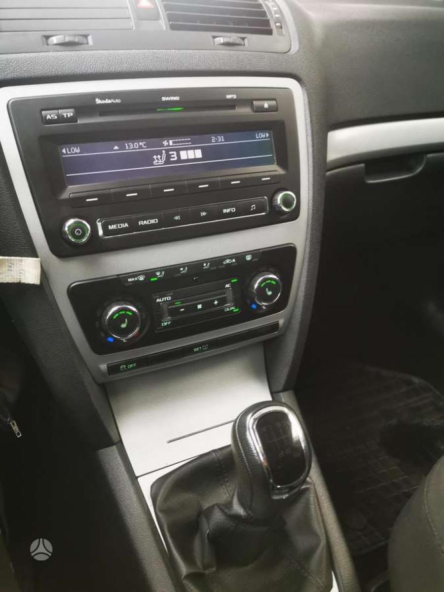Pelēks Skoda Octavia 2012 Viļņa, ar dzinēja tilpumu 1.60 L un nobraukumu 149 tūkst. km par 2950 €, foto 17 vietnē AUTOMOTO.COM.LV