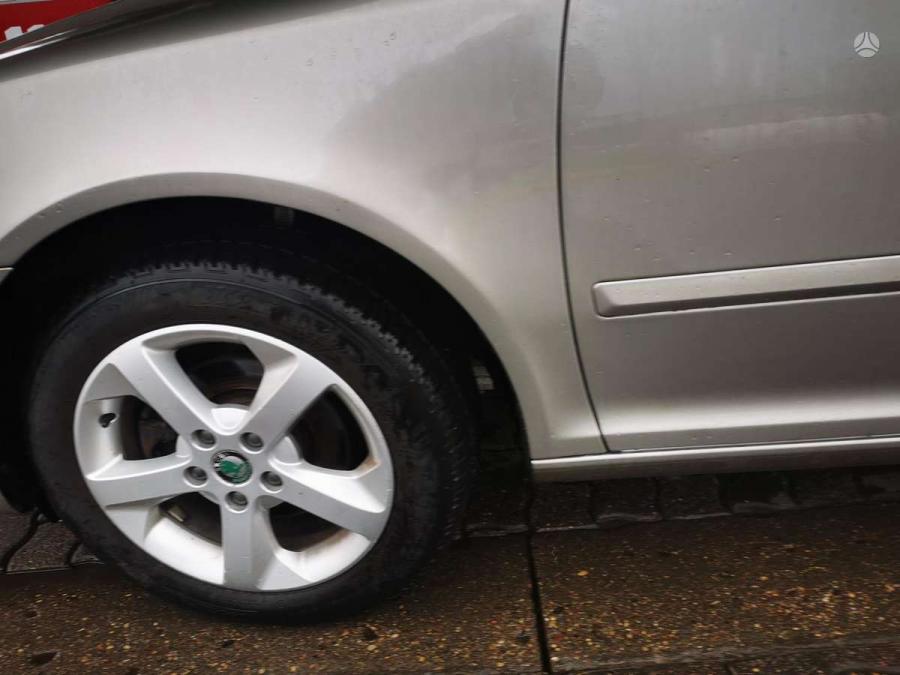 Pelēks Skoda Octavia 2012 Viļņa, ar dzinēja tilpumu 1.60 L un nobraukumu 149 tūkst. km par 2950 €, foto 23 vietnē AUTOMOTO.COM.LV