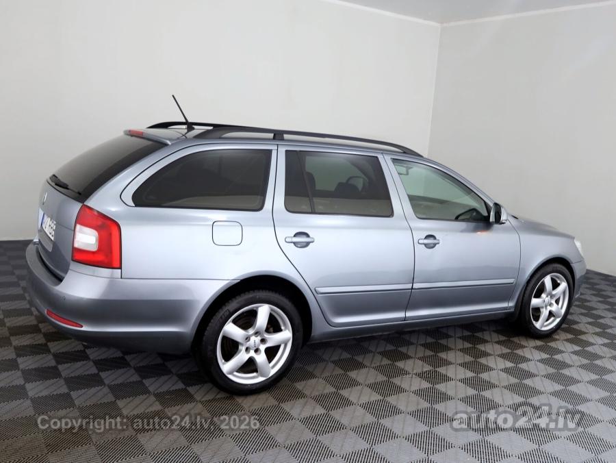 Grey Skoda Octavia 2012 in Tallinn, with an engine capacity of 1.60 L and mileage of 349 thousand km for 2199 €, photo 4 on AUTOMOTO.COM.LV