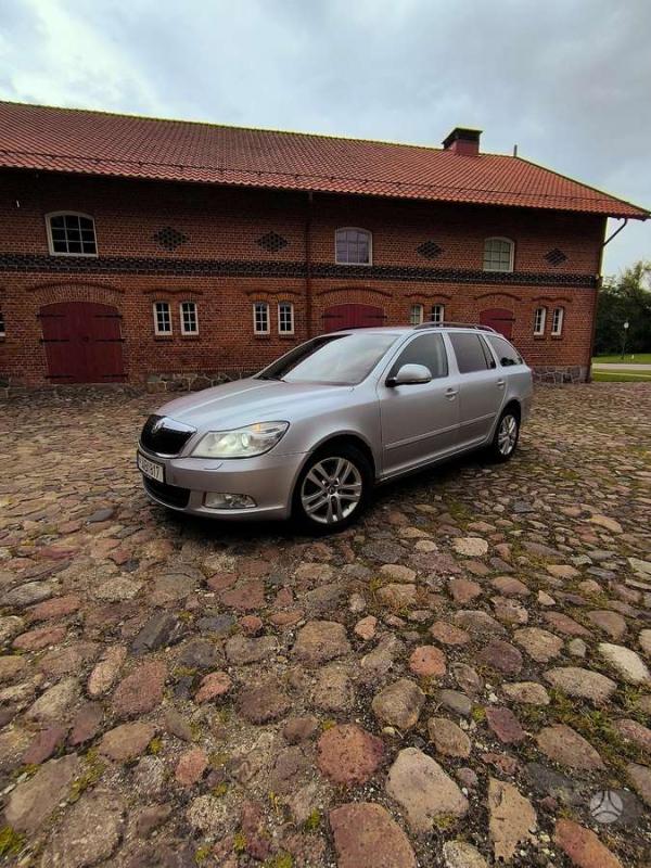 Grey Skoda Octavia 2012 in Silute, with an engine capacity of 1.97 L and mileage of 410 thousand km for 2200 €, photo 1 on AUTOMOTO.COM.LV