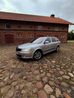 Grey Skoda Octavia 2012 in Silute, with an engine capacity of 1.97 L and mileage of 410 thousand km for 2200 €, photo  on AUTOMOTO.COM.LV