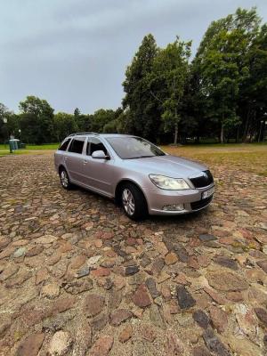 Grey Skoda Octavia 2012 in Silute, with an engine capacity of 1.97 L and mileage of 410 thousand km for 2200 €, photo 3 on AUTOMOTO.COM.LV
