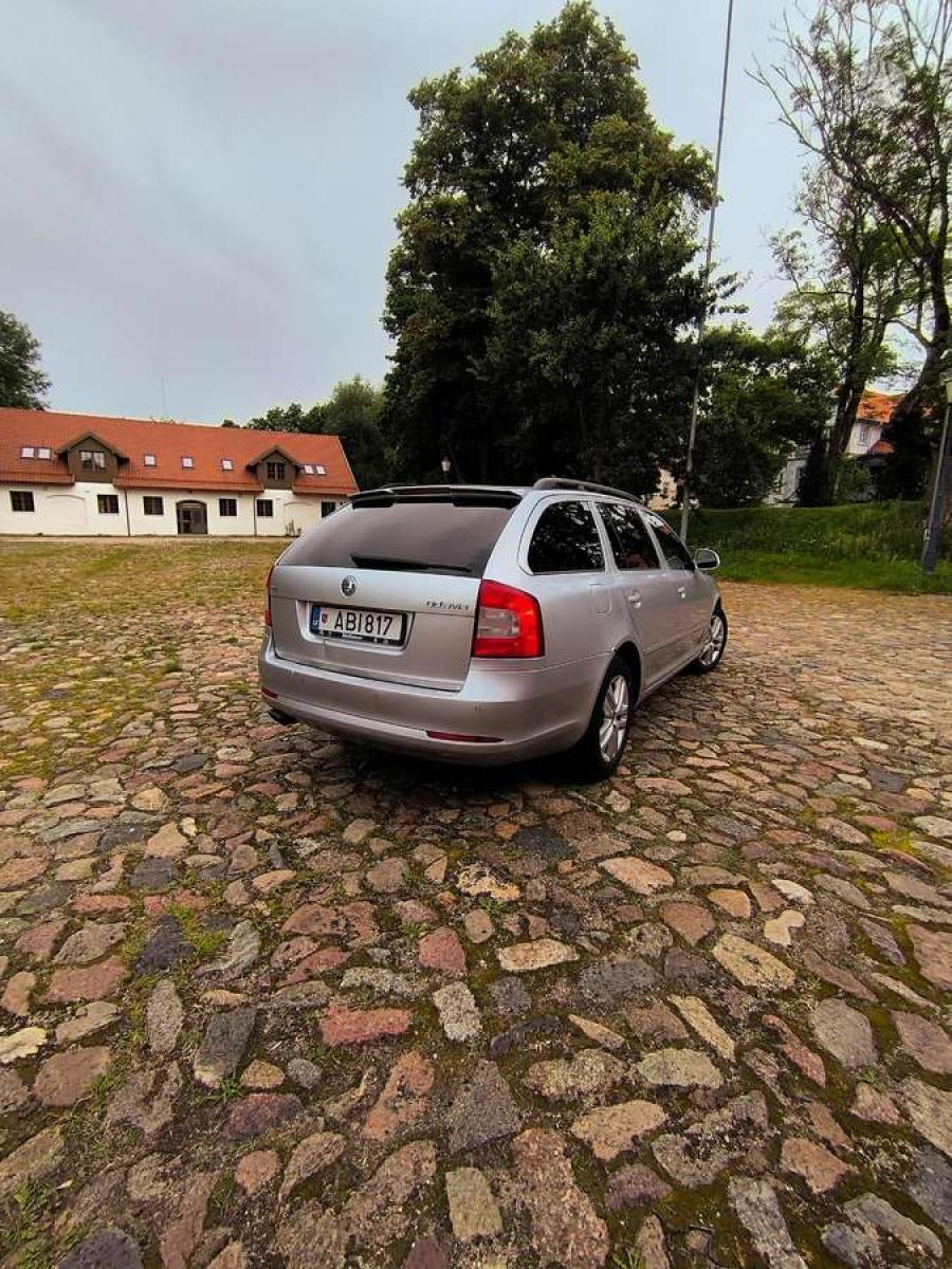 Grey Skoda Octavia 2012 in Silute, with an engine capacity of 1.97 L and mileage of 410 thousand km for 2200 €, photo 4 on AUTOMOTO.COM.LV