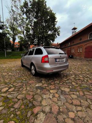 Grey Skoda Octavia 2012 in Silute, with an engine capacity of 1.97 L and mileage of 410 thousand km for 2200 €, photo 5 on AUTOMOTO.COM.LV
