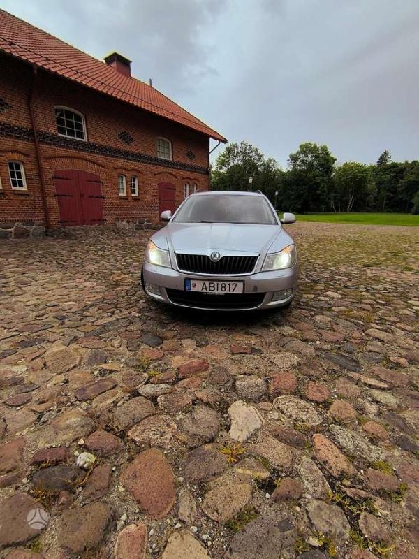 Grey Skoda Octavia 2012 in Silute, with an engine capacity of 1.97 L and mileage of 410 thousand km for 2200 €, photo 5 on AUTOMOTO.COM.LV