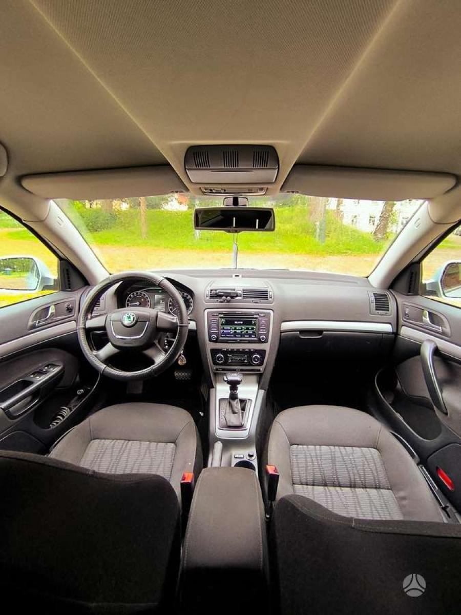 Grey Skoda Octavia 2012 in Silute, with an engine capacity of 1.97 L and mileage of 410 thousand km for 2200 €, photo 7 on AUTOMOTO.COM.LV