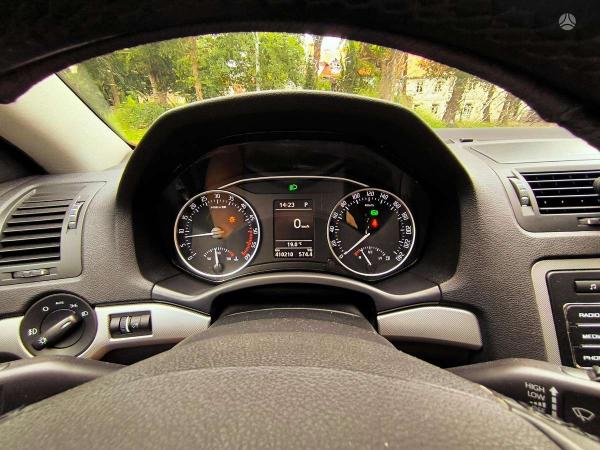 Grey Skoda Octavia 2012 in Silute, with an engine capacity of 1.97 L and mileage of 410 thousand km for 2200 €, photo 7 on AUTOMOTO.COM.LV