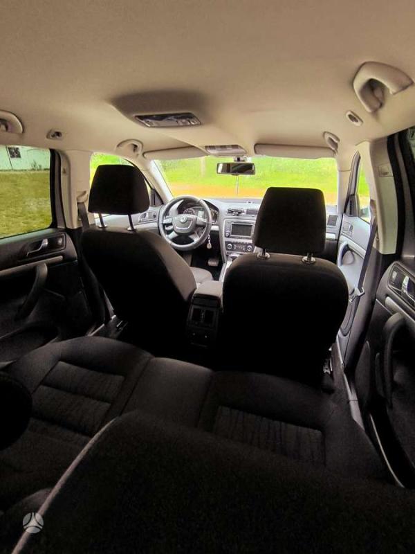 Grey Skoda Octavia 2012 in Silute, with an engine capacity of 1.97 L and mileage of 410 thousand km for 2200 €, photo 8 on AUTOMOTO.COM.LV