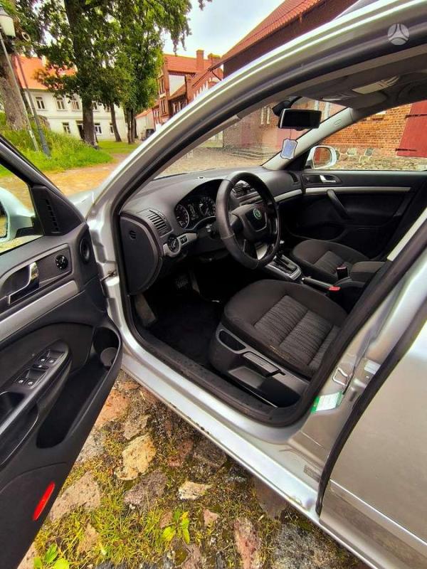 Grey Skoda Octavia 2012 in Silute, with an engine capacity of 1.97 L and mileage of 410 thousand km for 2200 €, photo 9 on AUTOMOTO.COM.LV