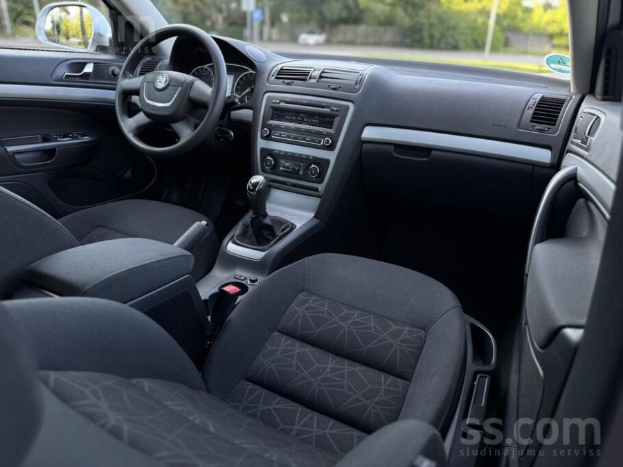 Grey Skoda Octavia 2012 in Jurmala, with an engine capacity of 2.00 L and mileage of 278 thousand km for 4100 €, photo 6 on AUTOMOTO.COM.LV
