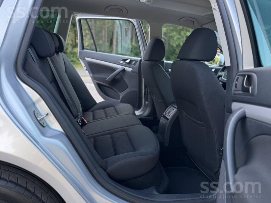 Grey Skoda Octavia 2012 in Jurmala, with an engine capacity of 2.00 L and mileage of 278 thousand km for 4100 €, photo 7 on AUTOMOTO.COM.LV
