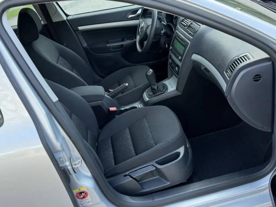 Pelēks Skoda Octavia 2012 Jūrmala, ar dzinēja tilpumu 2.00 L un nobraukumu 278 tūkst. km par 4100 €, foto 9 vietnē AUTOMOTO.COM.LV