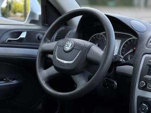 Pelēks Skoda Octavia 2012 Jūrmala, ar dzinēja tilpumu 2.00 L un nobraukumu 278 tūkst. km par 4100 €, foto 13 vietnē AUTOMOTO.COM.LV