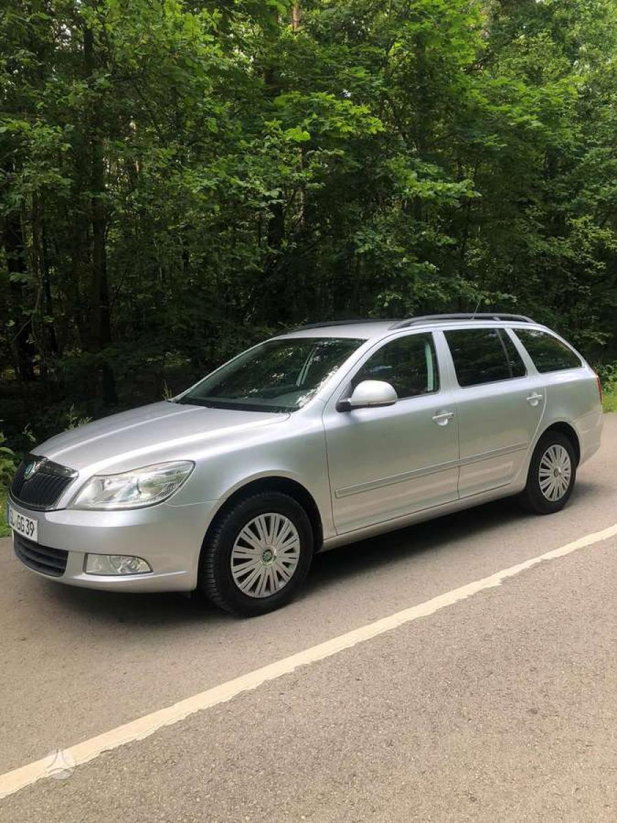 Grey Skoda Octavia 2012 in Marijampole, with an engine capacity of 1.60 L and mileage of 300 thousand km for 3500 €, photo 3 on AUTOMOTO.COM.LV