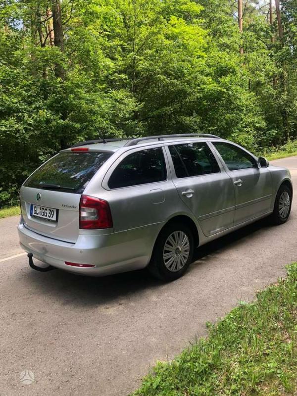 Grey Skoda Octavia 2012 in Marijampole, with an engine capacity of 1.60 L and mileage of 300 thousand km for 3500 €, photo 4 on AUTOMOTO.COM.LV