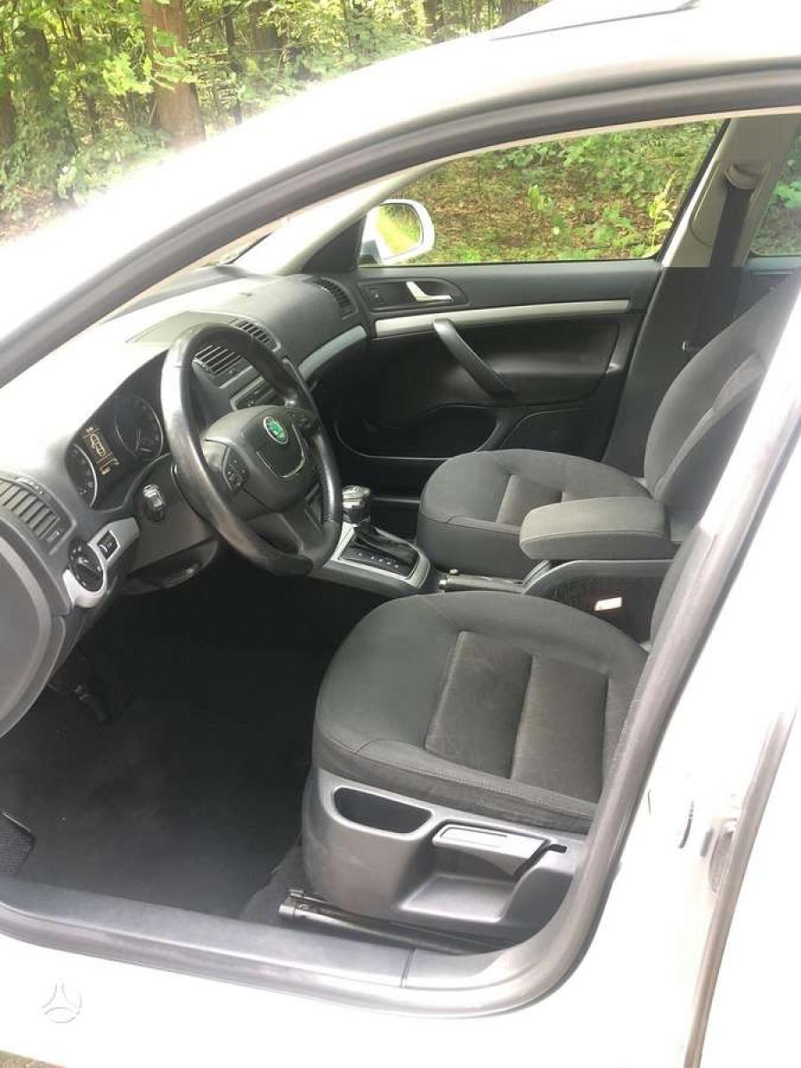 Grey Skoda Octavia 2012 in Marijampole, with an engine capacity of 1.60 L and mileage of 300 thousand km for 3500 €, photo 5 on AUTOMOTO.COM.LV