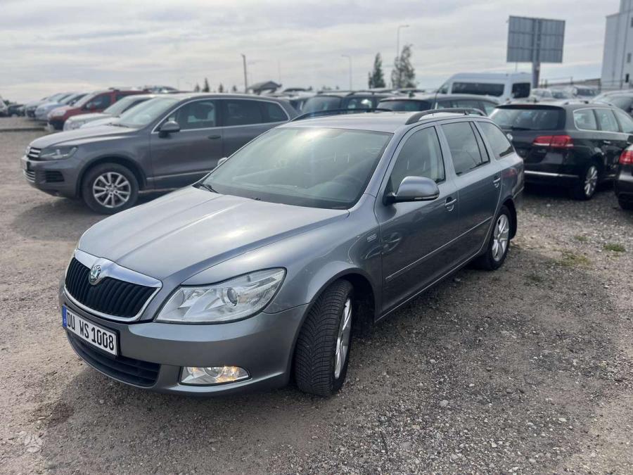 Grey Skoda Octavia 2012 in Utena, with an engine capacity of 1.60 L and mileage of 204 thousand km for 3950 €, photo 1 on AUTOMOTO.COM.LV