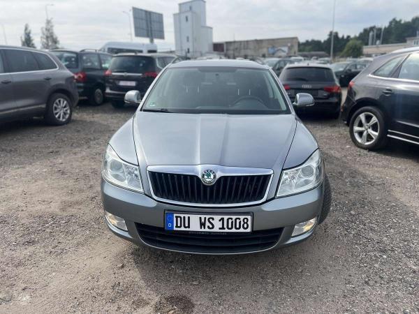 Grey Skoda Octavia 2012 in Utena, with an engine capacity of 1.60 L and mileage of 204 thousand km for 3950 €, photo 3 on AUTOMOTO.COM.LV