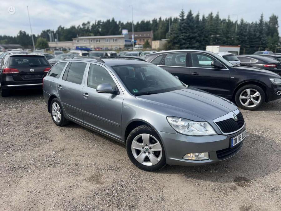 Grey Skoda Octavia 2012 in Utena, with an engine capacity of 1.60 L and mileage of 204 thousand km for 3950 €, photo 4 on AUTOMOTO.COM.LV
