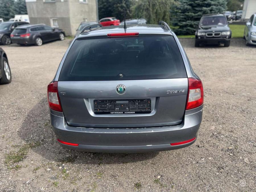 Grey Skoda Octavia 2012 in Utena, with an engine capacity of 1.60 L and mileage of 204 thousand km for 3950 €, photo 6 on AUTOMOTO.COM.LV