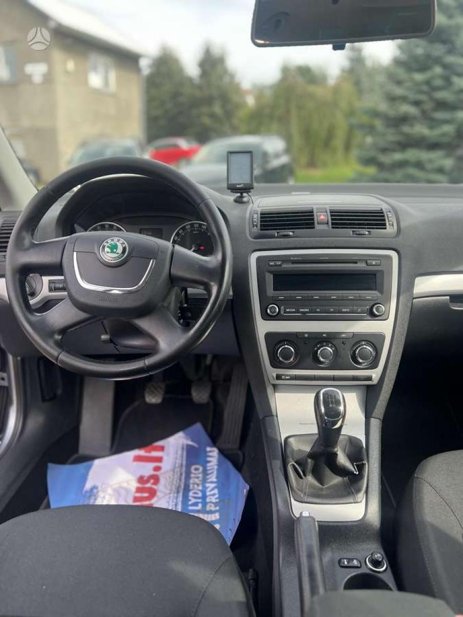 Grey Skoda Octavia 2012 in Utena, with an engine capacity of 1.60 L and mileage of 204 thousand km for 3950 €, photo 11 on AUTOMOTO.COM.LV