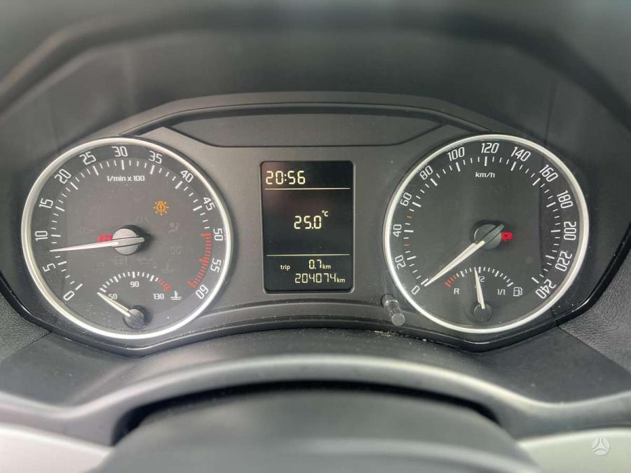Grey Skoda Octavia 2012 in Utena, with an engine capacity of 1.60 L and mileage of 204 thousand km for 3950 €, photo 12 on AUTOMOTO.COM.LV