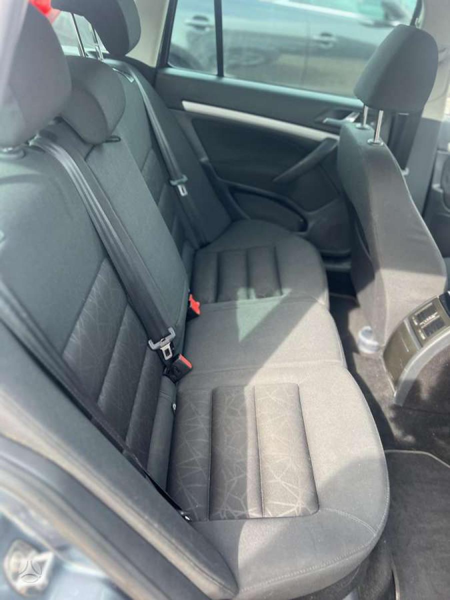Grey Skoda Octavia 2012 in Utena, with an engine capacity of 1.60 L and mileage of 204 thousand km for 3950 €, photo 17 on AUTOMOTO.COM.LV