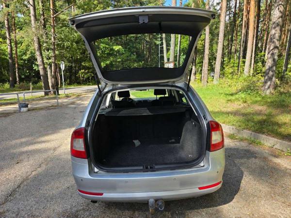 Grey Skoda Octavia 2012 in Kaunas, with an engine capacity of 1.60 L and mileage of 379 thousand km for 3290 €, photo 8 on AUTOMOTO.COM.LV