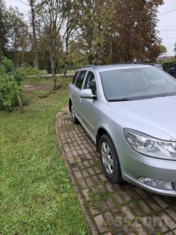 Pelēks Skoda Octavia 2012 Limbaži, ar dzinēja tilpumu 1.60 L un nobraukumu 477 tūkst. km par 2200 €, foto 3 vietnē AUTOMOTO.COM.LV