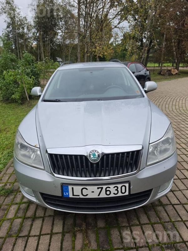 Pelēks Skoda Octavia 2012 Limbaži, ar dzinēja tilpumu 1.60 L un nobraukumu 477 tūkst. km par 2200 €, foto 4 vietnē AUTOMOTO.COM.LV