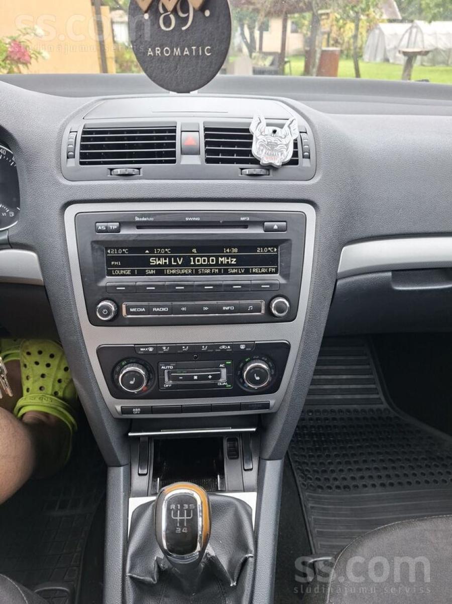 Pelēks Skoda Octavia 2012 Limbaži, ar dzinēja tilpumu 1.60 L un nobraukumu 477 tūkst. km par 2200 €, foto 5 vietnē AUTOMOTO.COM.LV