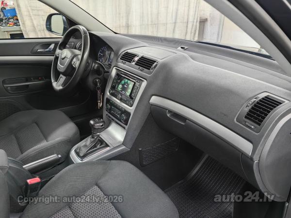 Grey Skoda Octavia 2012 in Viljandi, with an engine capacity of 2.00 L and mileage of 270 thousand km for 6190 €, photo 11 on AUTOMOTO.COM.LV