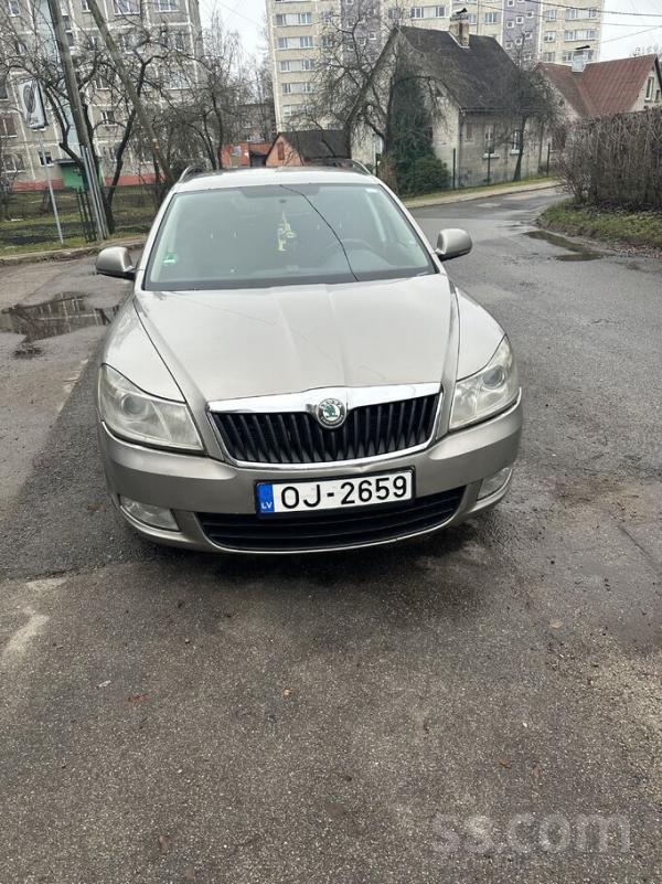 Pelēks Skoda Octavia 2013 Rīga, ar dzinēja tilpumu 1.60 L un nobraukumu 600 tūkst. km par 1400 €, foto 1 vietnē AUTOMOTO.COM.LV