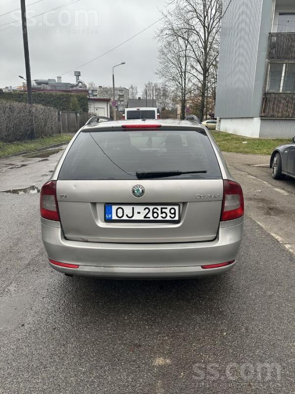 Pelēks Skoda Octavia 2013 Rīga, ar dzinēja tilpumu 1.60 L un nobraukumu 600 tūkst. km par 1400 €, foto 4 vietnē AUTOMOTO.COM.LV