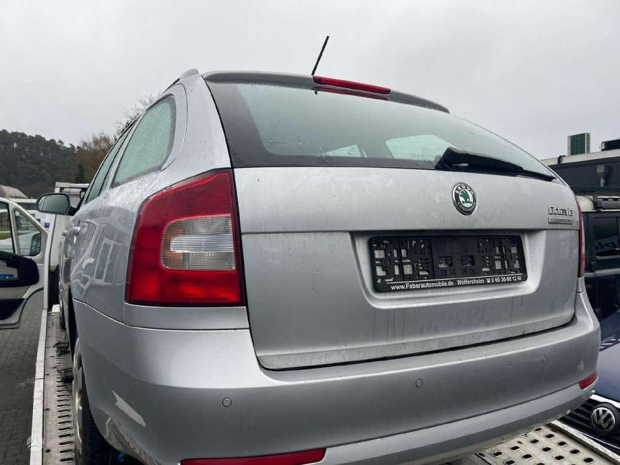 Grey Skoda Octavia 2013 in Kazlu Ruda, with an engine capacity of 1.60 L and mileage of 301 thousand km for 2999 €, photo 1 on AUTOMOTO.COM.LV