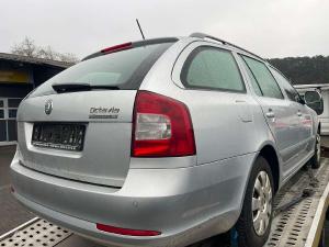 Grey Skoda Octavia 2013 in Kazlu Ruda, with an engine capacity of 1.60 L and mileage of 301 thousand km for 2999 €, photo 2 on AUTOMOTO.COM.LV