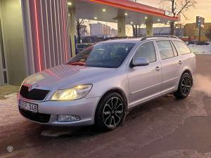 Pelēks Skoda Octavia 2013 Viļņa, ar dzinēja tilpumu 1.60 L un nobraukumu 350 tūkst. km par 2000 €, foto 2 vietnē AUTOMOTO.COM.LV