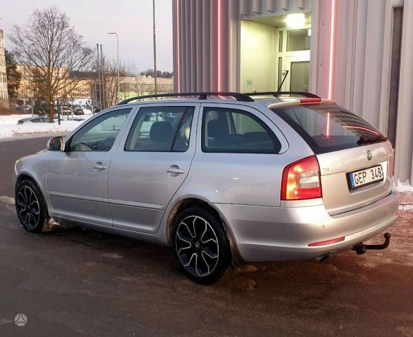 Pelēks Skoda Octavia 2013 Viļņa, ar dzinēja tilpumu 1.60 L un nobraukumu 350 tūkst. km par 2000 €, foto 4 vietnē AUTOMOTO.COM.LV