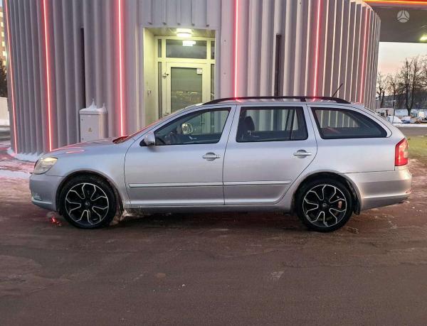 Pelēks Skoda Octavia 2013 Viļņa, ar dzinēja tilpumu 1.60 L un nobraukumu 350 tūkst. km par 2000 €, foto 5 vietnē AUTOMOTO.COM.LV