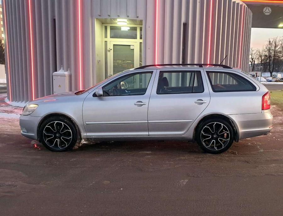 Pelēks Skoda Octavia 2013 Viļņa, ar dzinēja tilpumu 1.60 L un nobraukumu 350 tūkst. km par 2000 €, foto 5 vietnē AUTOMOTO.COM.LV