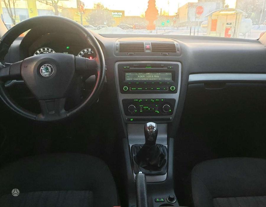 Pelēks Skoda Octavia 2013 Viļņa, ar dzinēja tilpumu 1.60 L un nobraukumu 350 tūkst. km par 2000 €, foto 12 vietnē AUTOMOTO.COM.LV