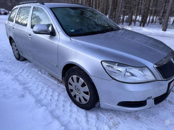 Grey Skoda Octavia 2013 in Kazlu Ruda, with an engine capacity of 1.60 L and mileage of 317 thousand km for 3750 €, photo 1 on AUTOMOTO.COM.LV