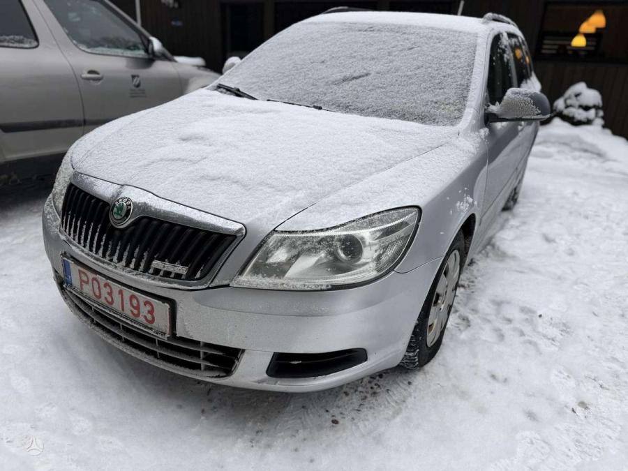 Grey Skoda Octavia 2013 in Kazlu Ruda, with an engine capacity of 1.60 L and mileage of 317 thousand km for 3350 €, photo 1 on AUTOMOTO.COM.LV