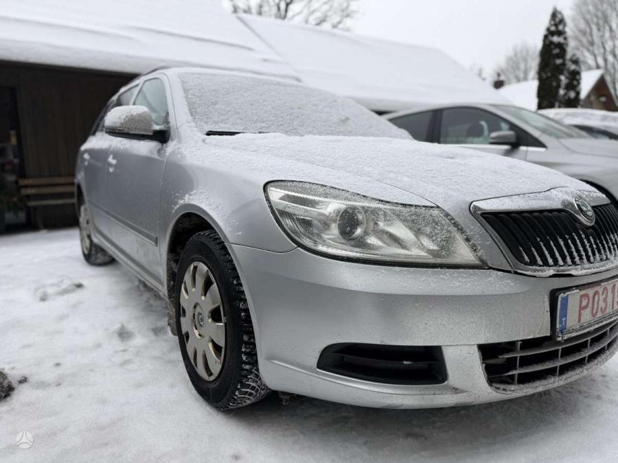 Grey Skoda Octavia 2013 in Kazlu Ruda, with an engine capacity of 1.60 L and mileage of 317 thousand km for 3350 €, photo 2 on AUTOMOTO.COM.LV
