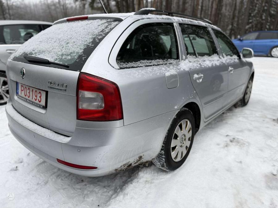 Grey Skoda Octavia 2013 in Kazlu Ruda, with an engine capacity of 1.60 L and mileage of 317 thousand km for 3350 €, photo 3 on AUTOMOTO.COM.LV