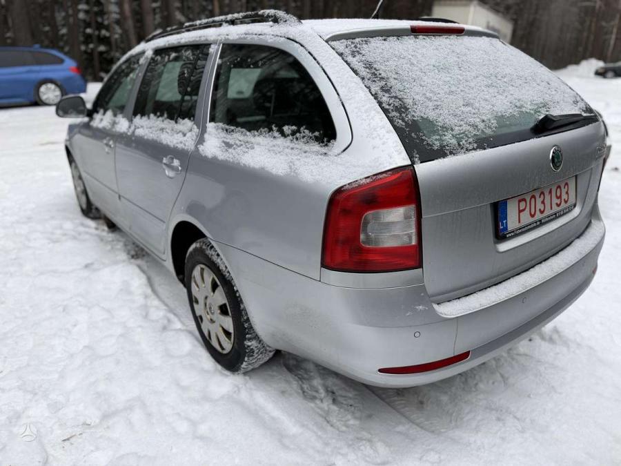 Grey Skoda Octavia 2013 in Kazlu Ruda, with an engine capacity of 1.60 L and mileage of 317 thousand km for 3350 €, photo 5 on AUTOMOTO.COM.LV