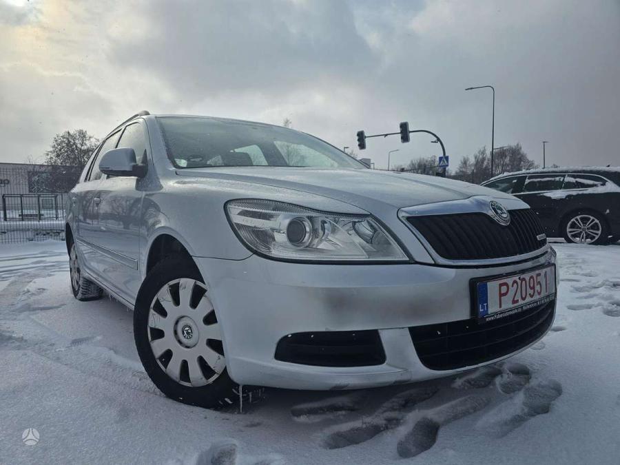 Pelēks Skoda Octavia 2013 Kauņa, ar dzinēja tilpumu 1.60 L un nobraukumu 2651 tūkst. km par 3750 €, foto 1 vietnē AUTOMOTO.COM.LV